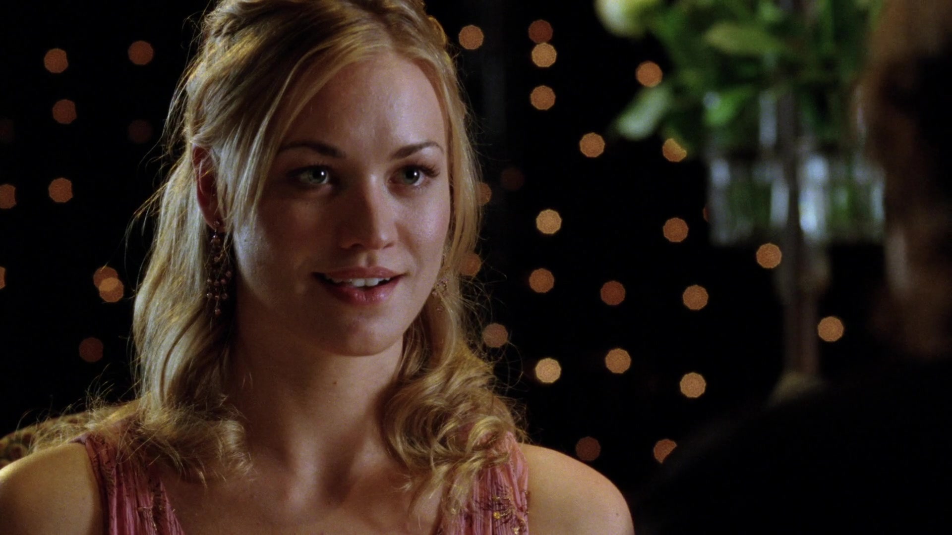 Screen Captures - 0229 - Yvonne Strahovski Online | Photo Gallery