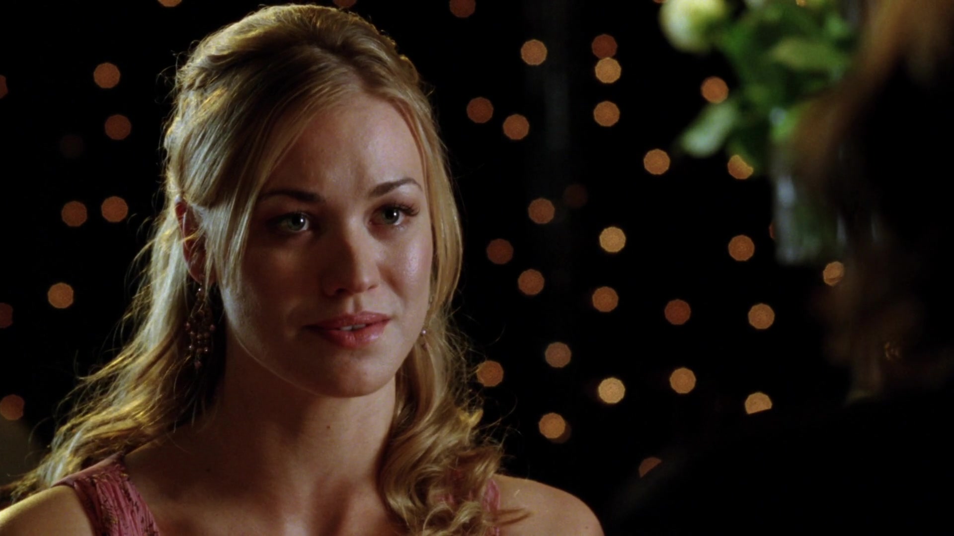 Screen Captures - 0332 - Yvonne Strahovski Online | Photo Gallery